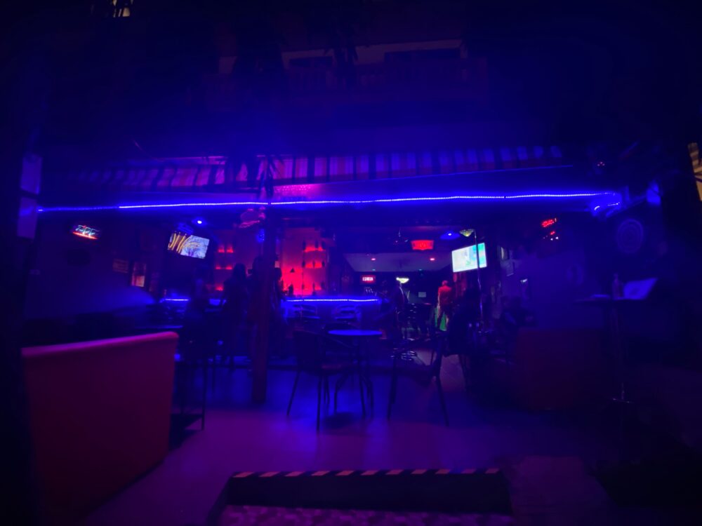【シラチャ】ちょっと怪しいバー「KK BAR」＋アフターの宅飲みに行ってみました。